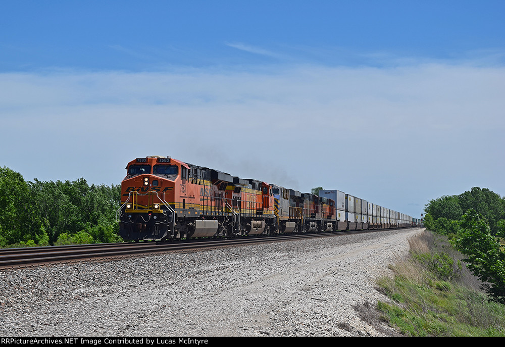 BNSF 7583 westbound BNSF intermodal train
